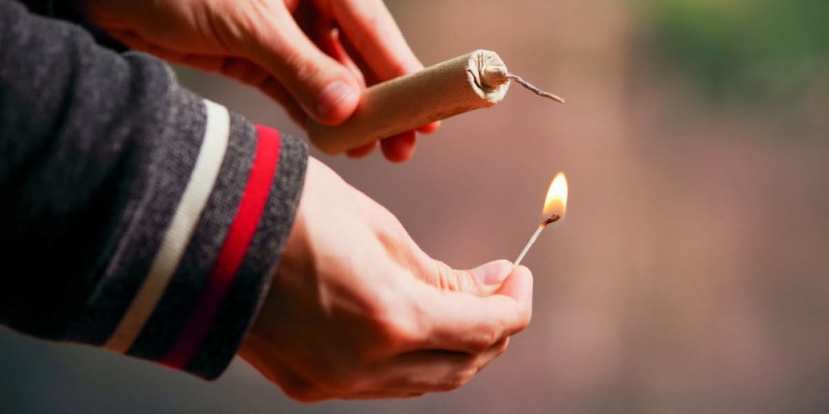 Dar! Kembang Api Meledak di Tangan Wakil Bupati